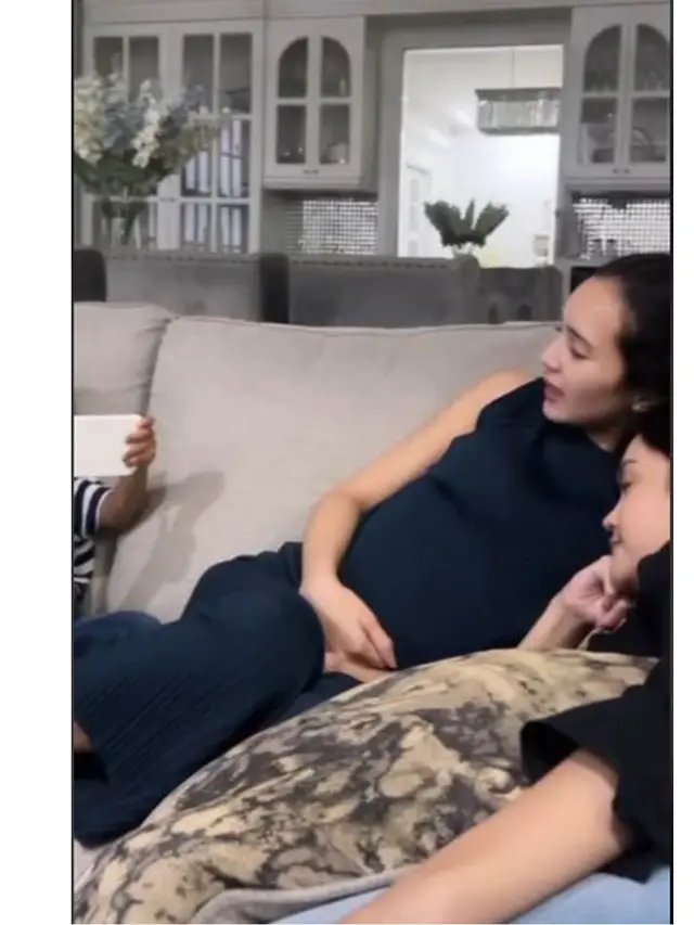 6 Potret Beby Tsabina Diduga Hamil Anak Pertama, Warganet Salfok Baby Bump