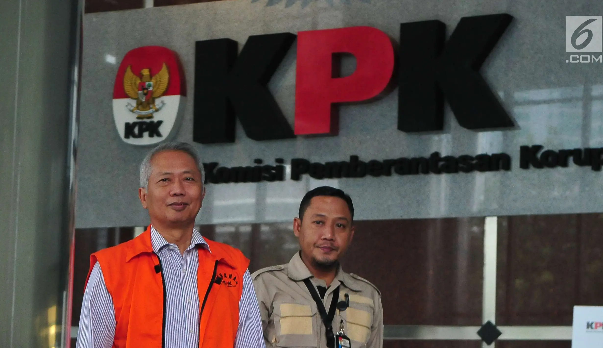PHOTO: Dirjen Hubla Jalani Pemeriksaan Perdana di KPK - Foto Liputan6.com