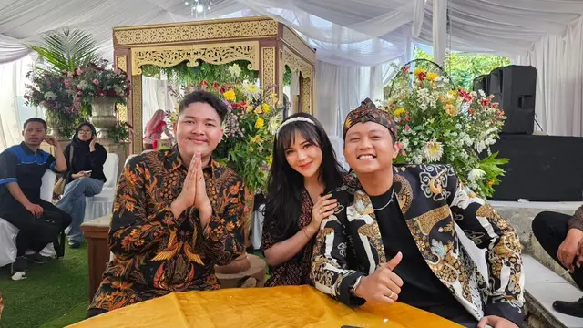 7 Potret Pernikahan Nopek Novian dengan Adat Jawa, Terungkap Sosok ...