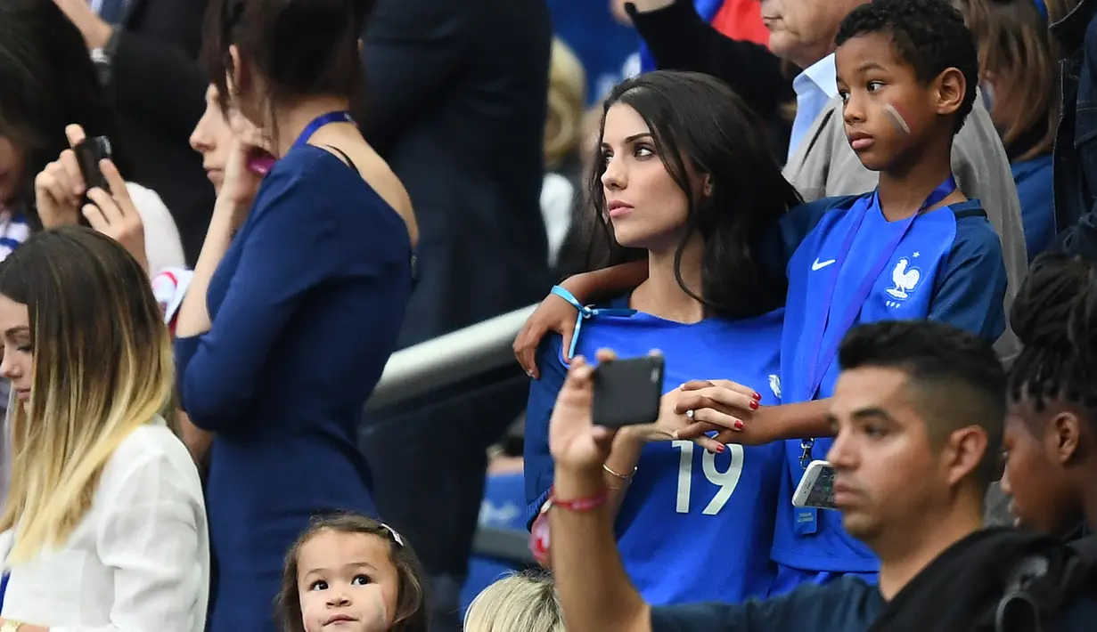 Melihat Kecantikan Istri Bacary Sagna di Piala Eropa 2016 - Foto ...
