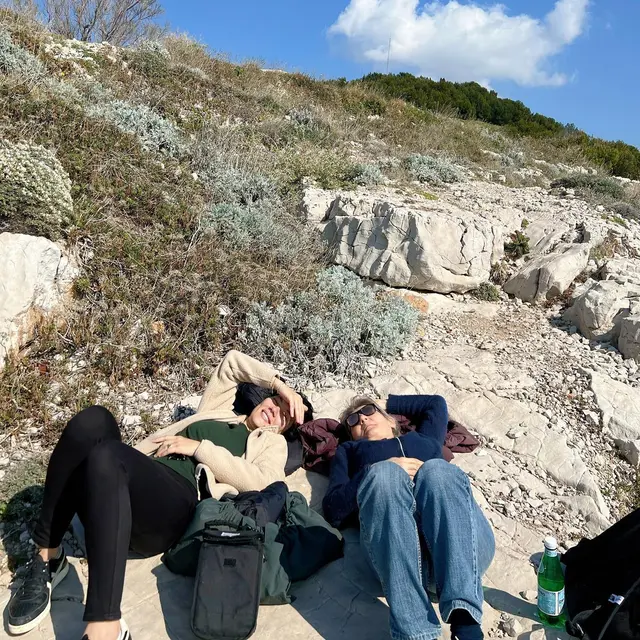 6 Potret Sarah Istri Eross Candra SO7 Bareng Ibu Berdarah Prancis ...