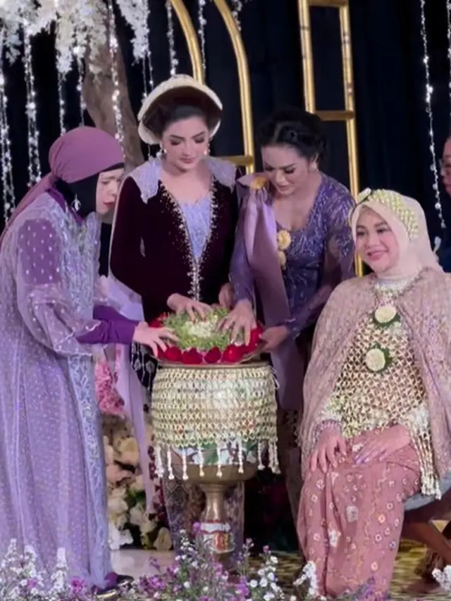 Potret Adu Gaya Keluarga Hermansyah dan Lemos di Acara Mitoni Aurel Hermansyah - Entertainment ...