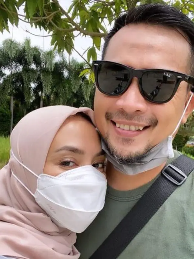 7 Potret Mesra Enno Lerian dan Suami, Sering Liburan sampai Berangkat ...