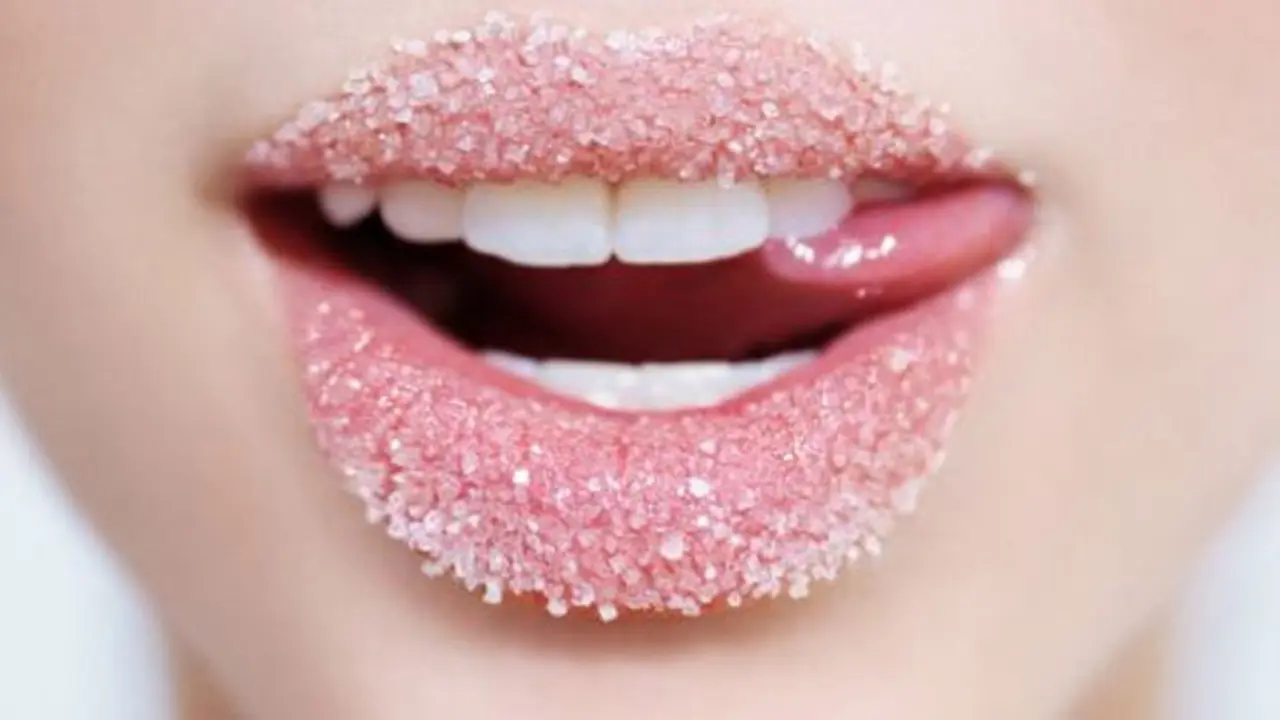 20 Cara Membuat Bibir Merah Alami dengan Cepat, Serta Cara Menggunakannya - Hot Liputan6.com