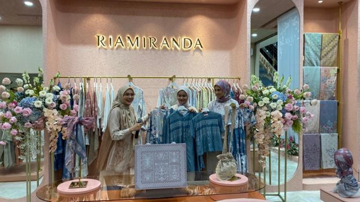 Jelang Lebaran Ria Miranda Resmikan Butik di Cibubur, Temukan Busana ...