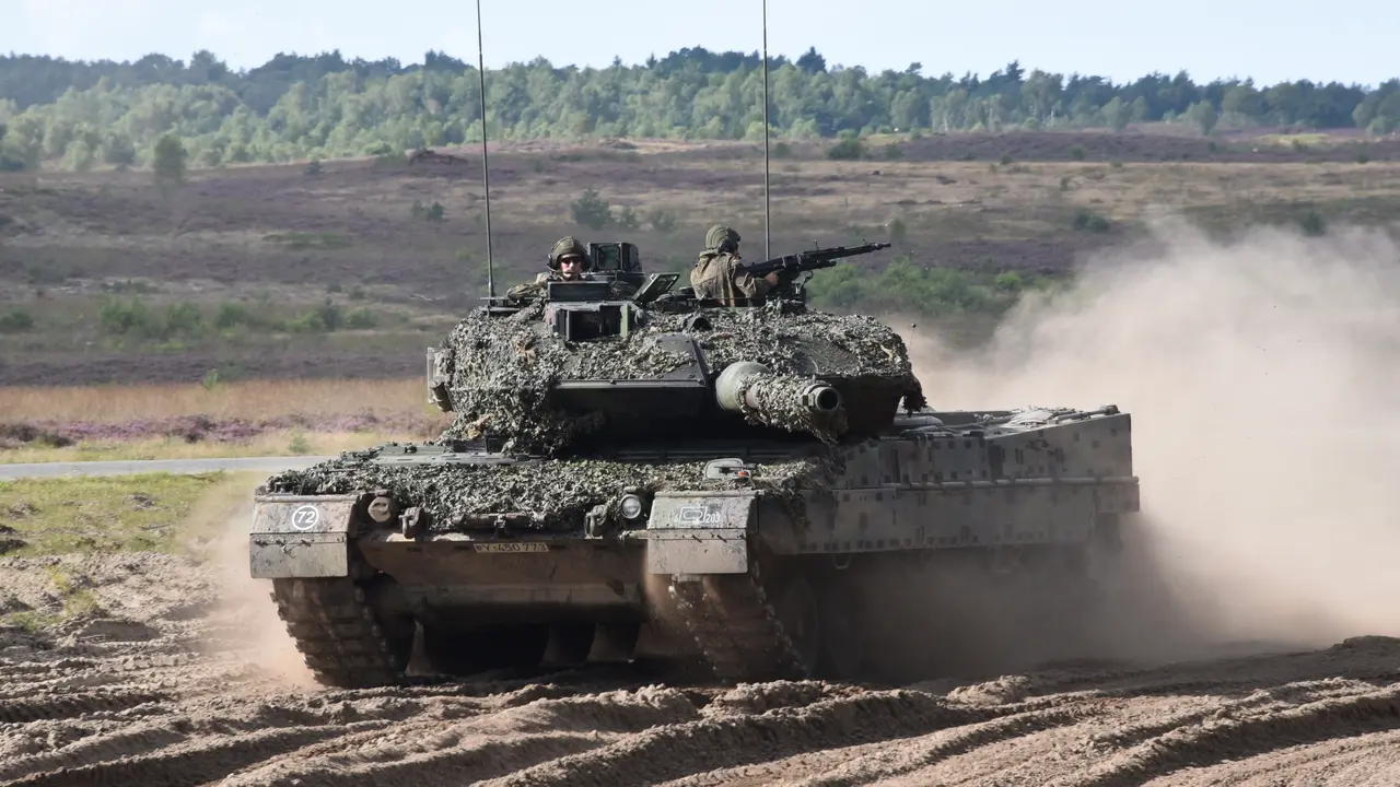 Profil Tank Leopard 2 Bikinan Jerman yang Bikin Rusia Panik - Global ...