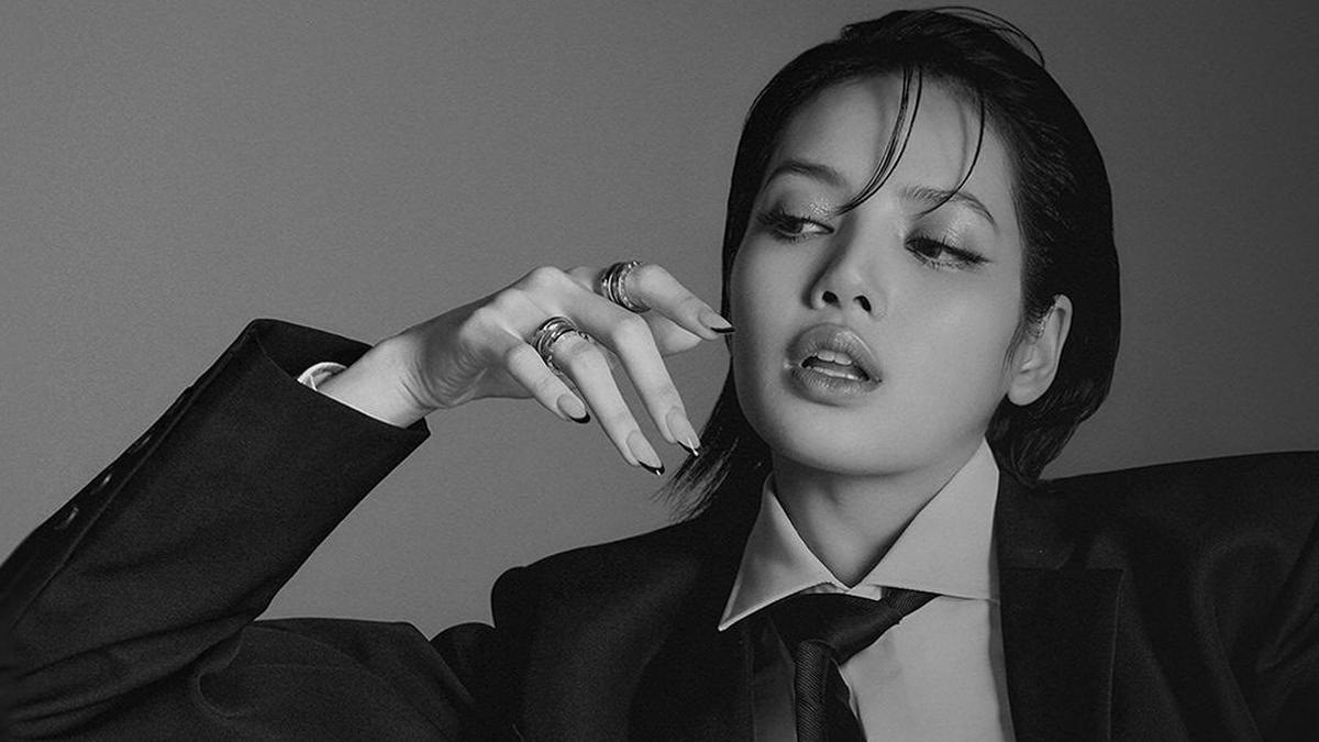 Gaya Boyish Lisa BLACKPINK Umumkan Agensinya Sendiri LLOUD, Susul Jennie