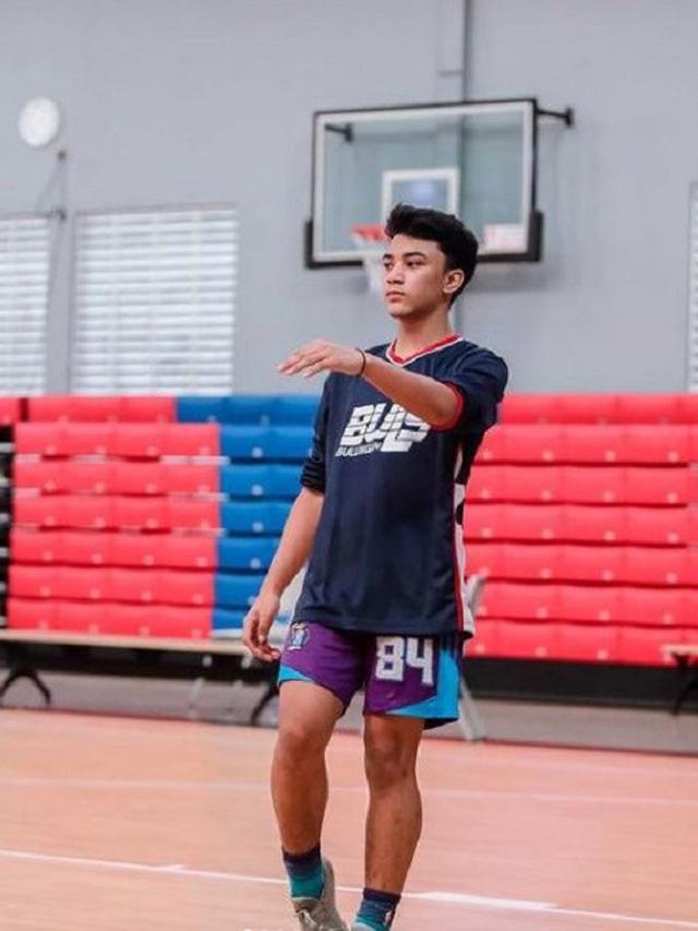 6 Gaya Emyr Razan Pemeran Damar dalam Sinetron Dari Jendela SMP, Saat ...