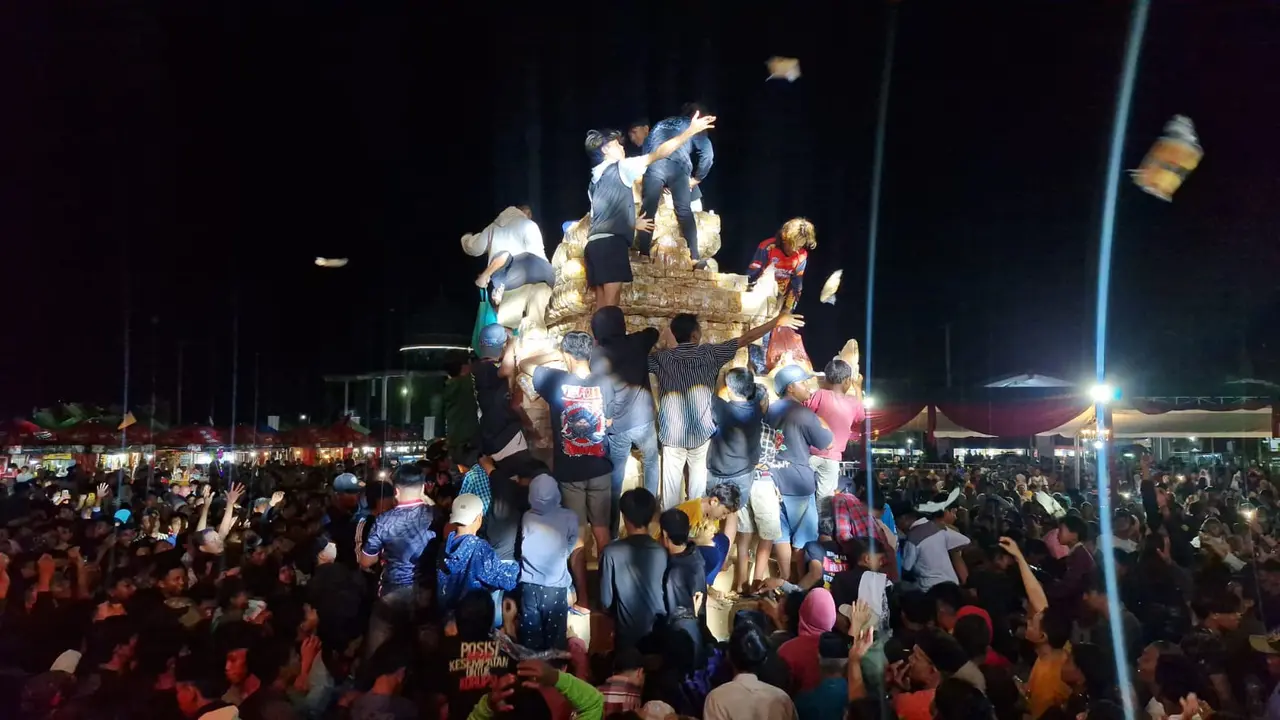 Festival Banjir Tahu Season 6, Masyarakat Grebeg Tumpeng Ageng Candi ...