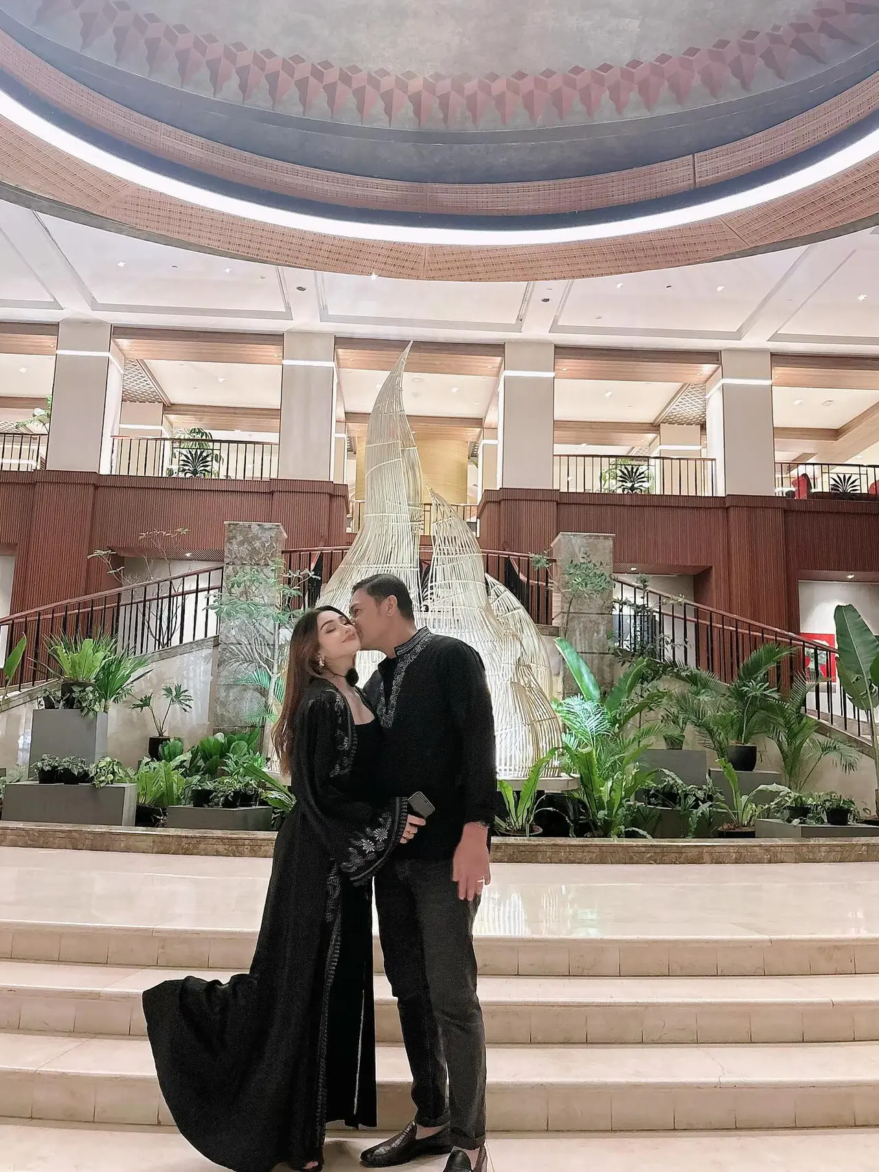 7 Potret Nurah Syahfirah dan Teuku Rafly Rayakan 11 Tahun Pernikahan ...