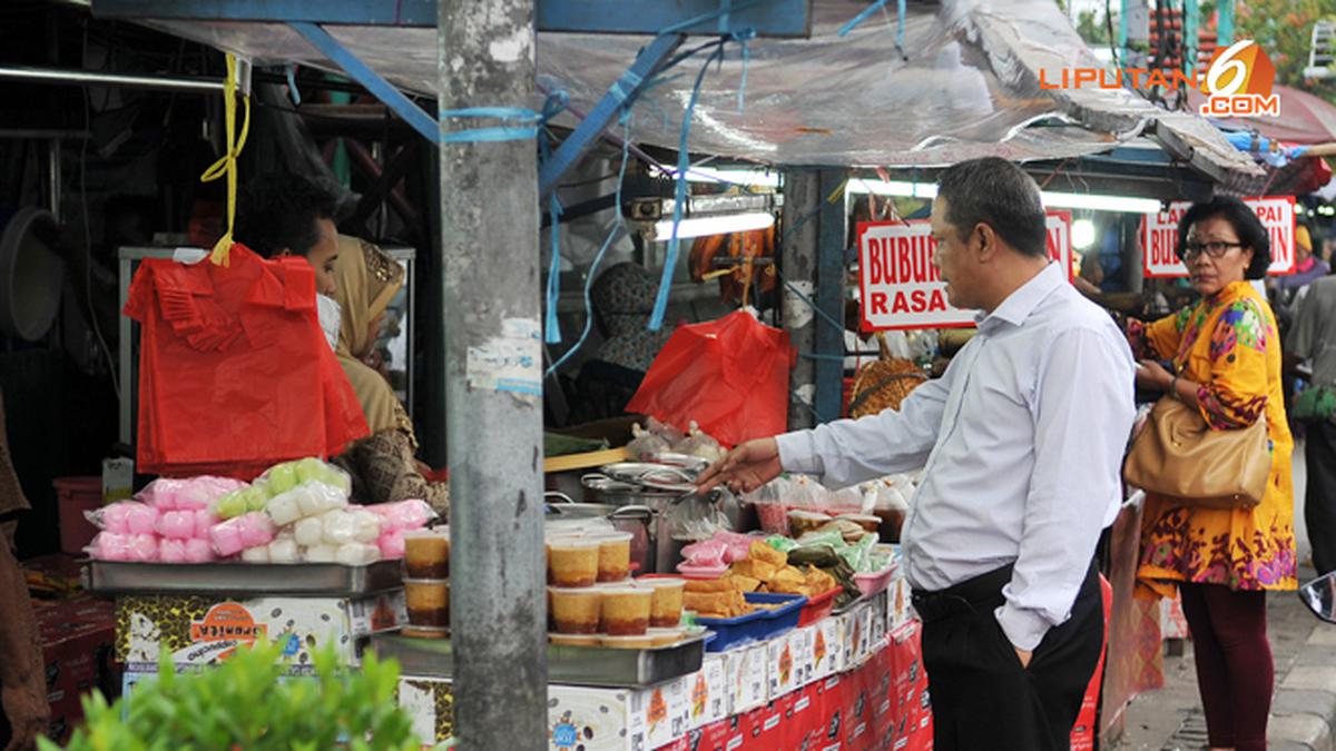 Berburu Tajil Khas Minang di Jalan Kramat Raya - Foto Liputan6.com