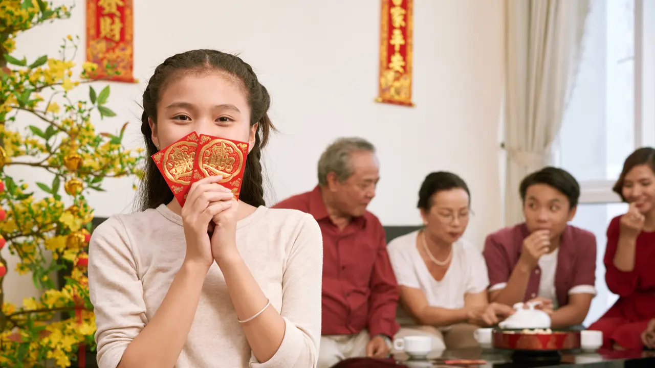 Makna Angpau dalam Perayaan Imlek yang Perlu Diketahui - Ragam Bola.com