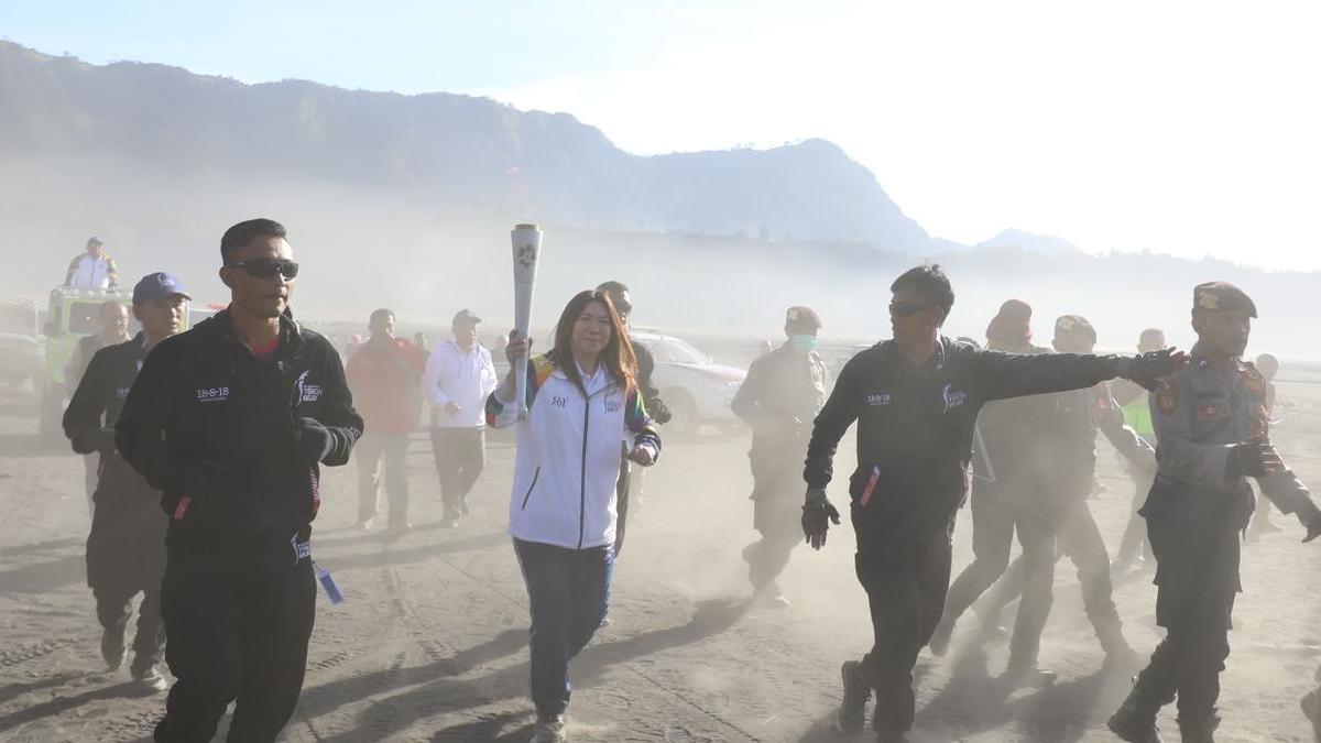 Kirab Obor Asian Games 2018 Tiba di Bromo - Ragam Bola.com