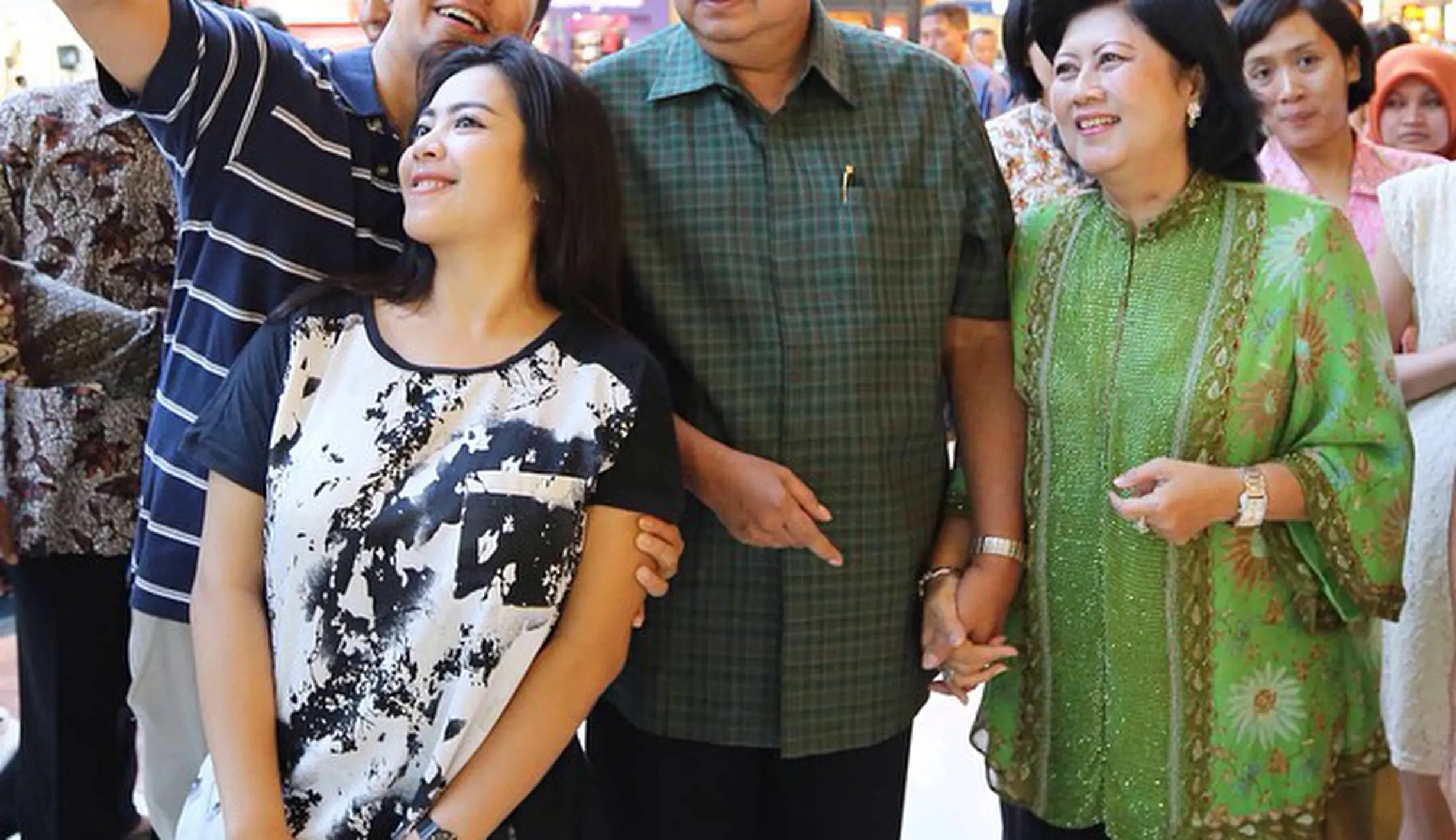 Foto Romantis Pak SBY dan Bu Ani Saat di Korea Selatan - Photo Fimela.com