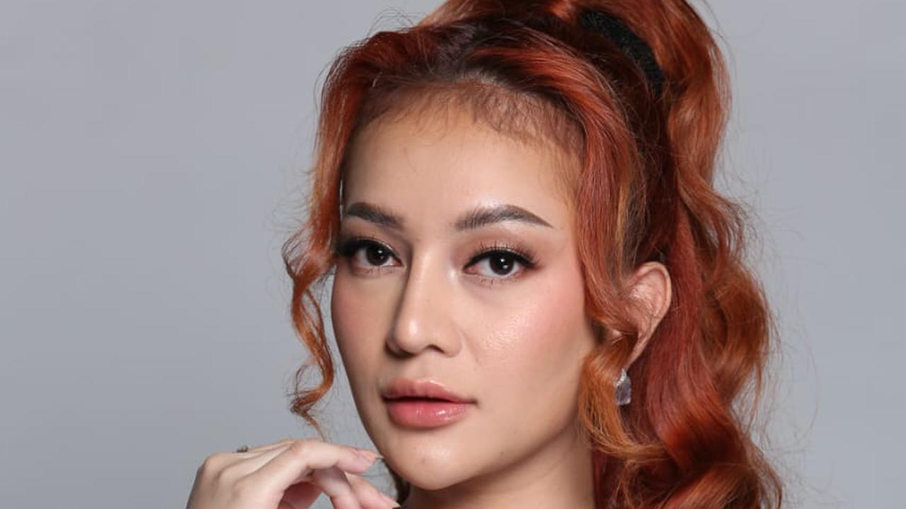 Influencer Thara Jasmine Meniti Karier di Dunia Seni, Cuek Pada ...