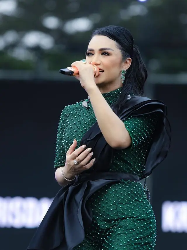 Lirik Lagu Dekap Semesta dari Krisdayanti, Single Baru Karya Sang Diva Bareng Erwin dan Gita ...