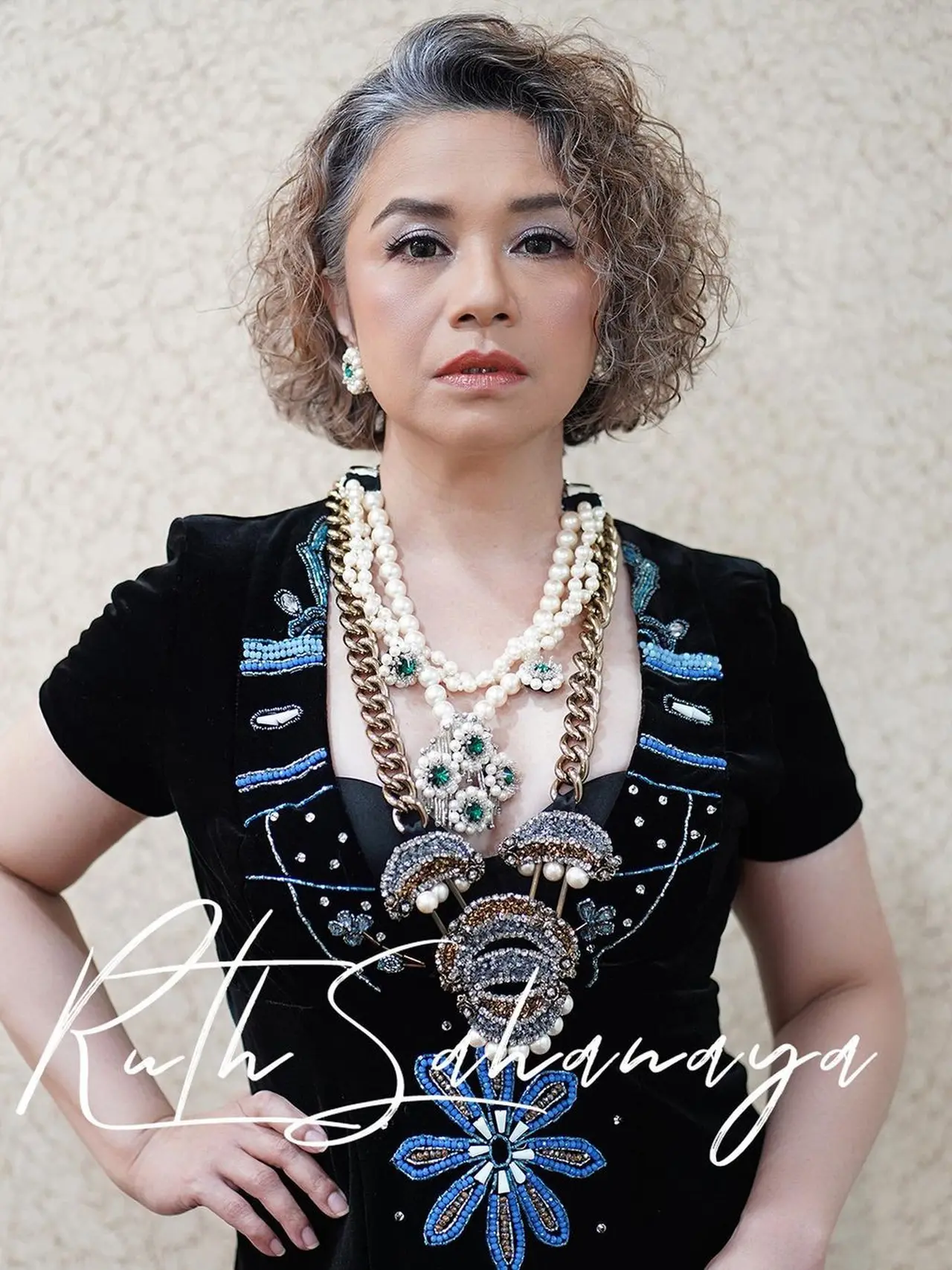 7 Potret Ruth Sahanaya Tampil Menawan di Usia 55 Tahun, Menawan ...