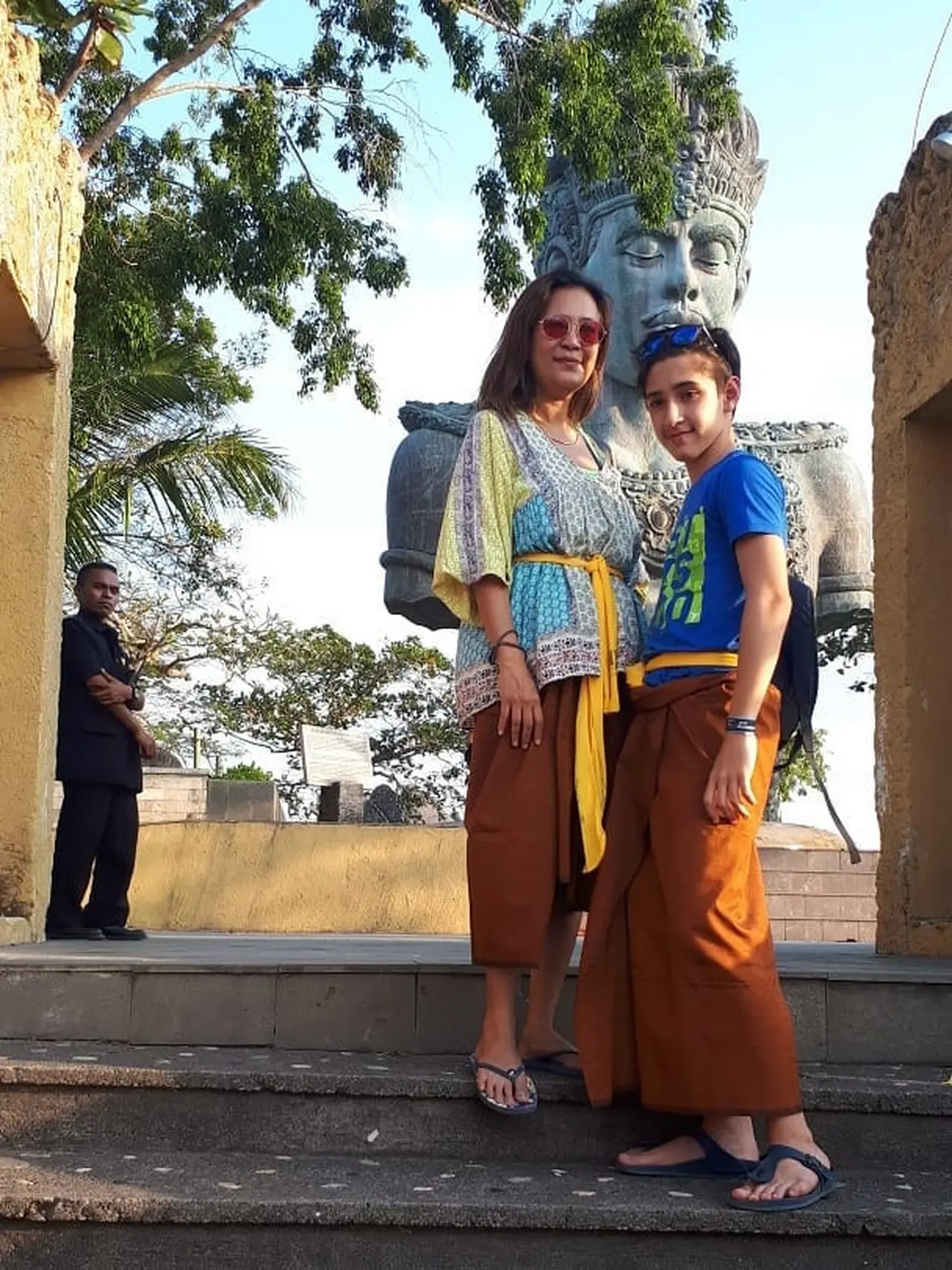 6 Potret Kebersamaan Oppie Andaresta dan Putranya, Curi Perhatian - Hot ...