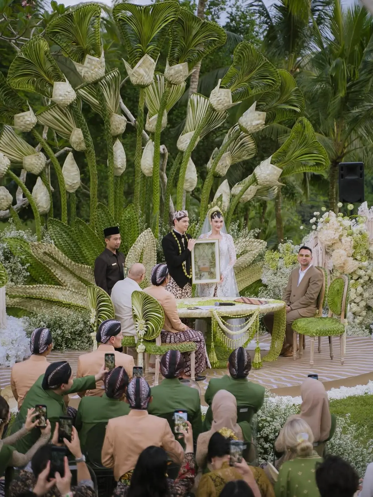 6 Potret Raffi Ahmad Jadi Saksi Nikah Luna Maya dan Maxime Bouttier: Air Mataku Jatuh Bukan ...