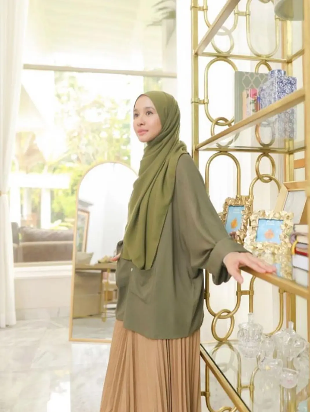 8 Potret Terkini Laudya Cynthia Bella yang Makin Menawan dengan Gaya Hijab Syar’i - Photo Fimela.com