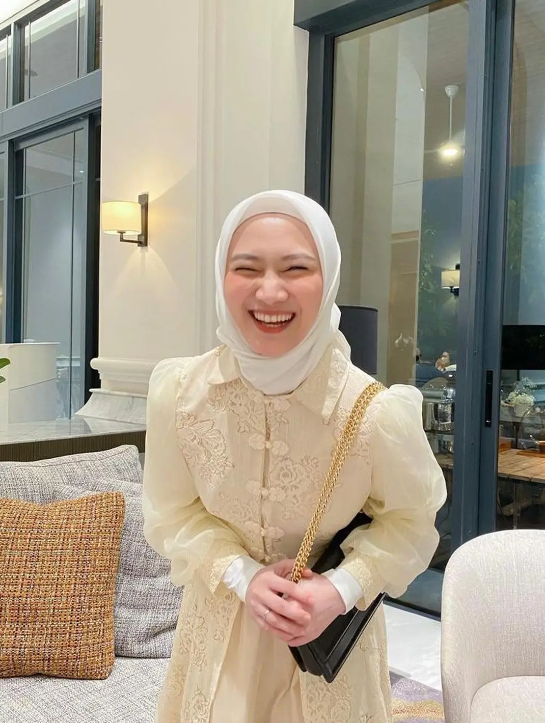 8 Warna Hijab yang Cocok dengan Baju Cream, Simak Inspirasinya dari ...