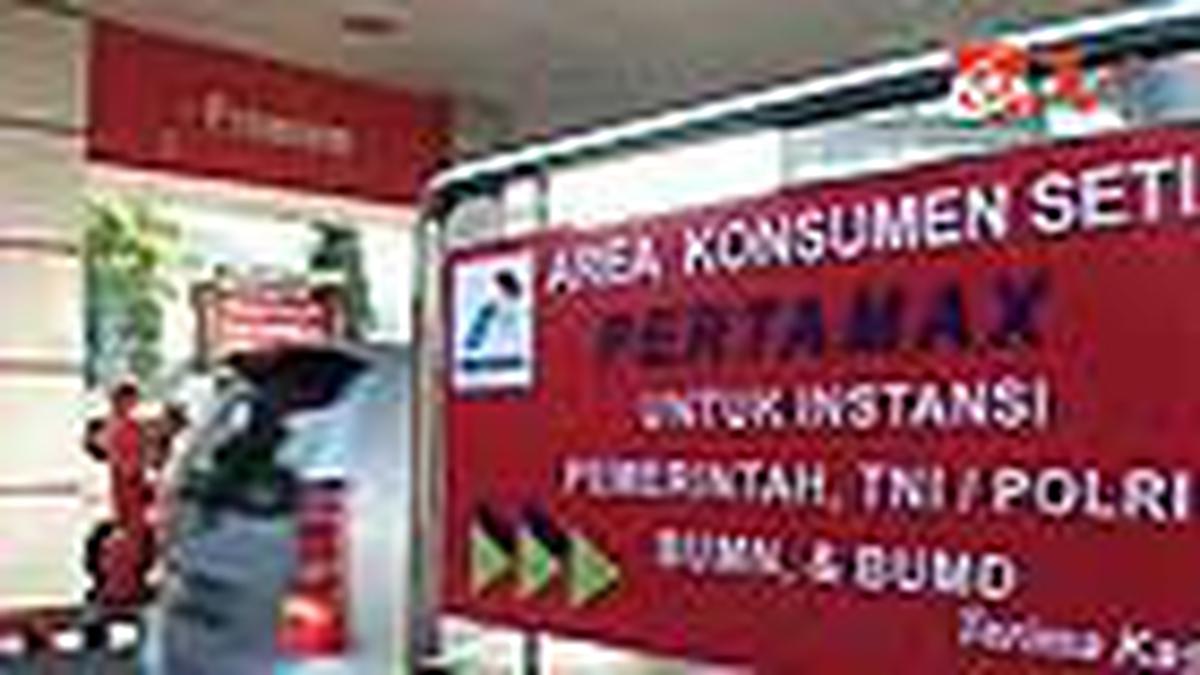 Kendaraan Plat Merah Tetap Isi Premium - Video Liputan6.com