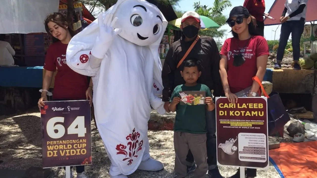Maskot Piala Dunia 2022 La'eeb Bikin Keseruan di Pantai Kenjeran ...