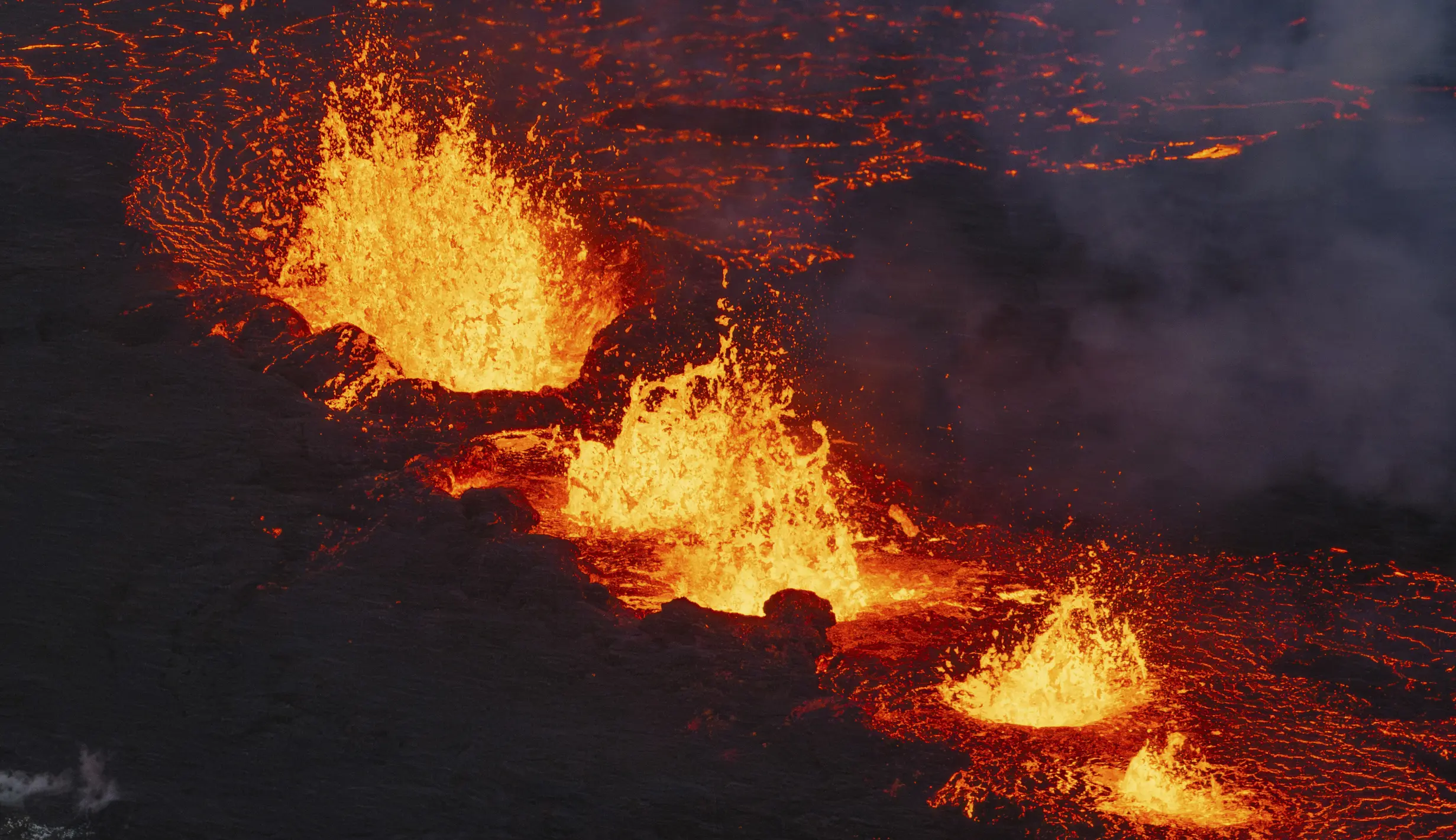 Lihat Lebih Dekat Lava Letusan Gunung Berapi di Islandia - Foto ...