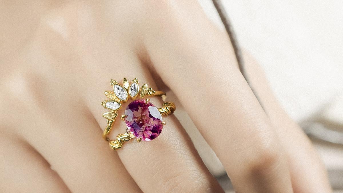 Indahnya Koleksi Perhiasan Batu Pink Topaz dan One-of-a-Kind Tulola ...