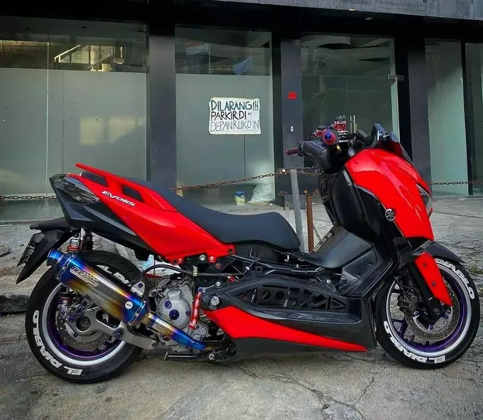 10 Potret Modifikasi Yamaha Xmax 250, Pakai Skin Mencolok Lebih Hedon ...