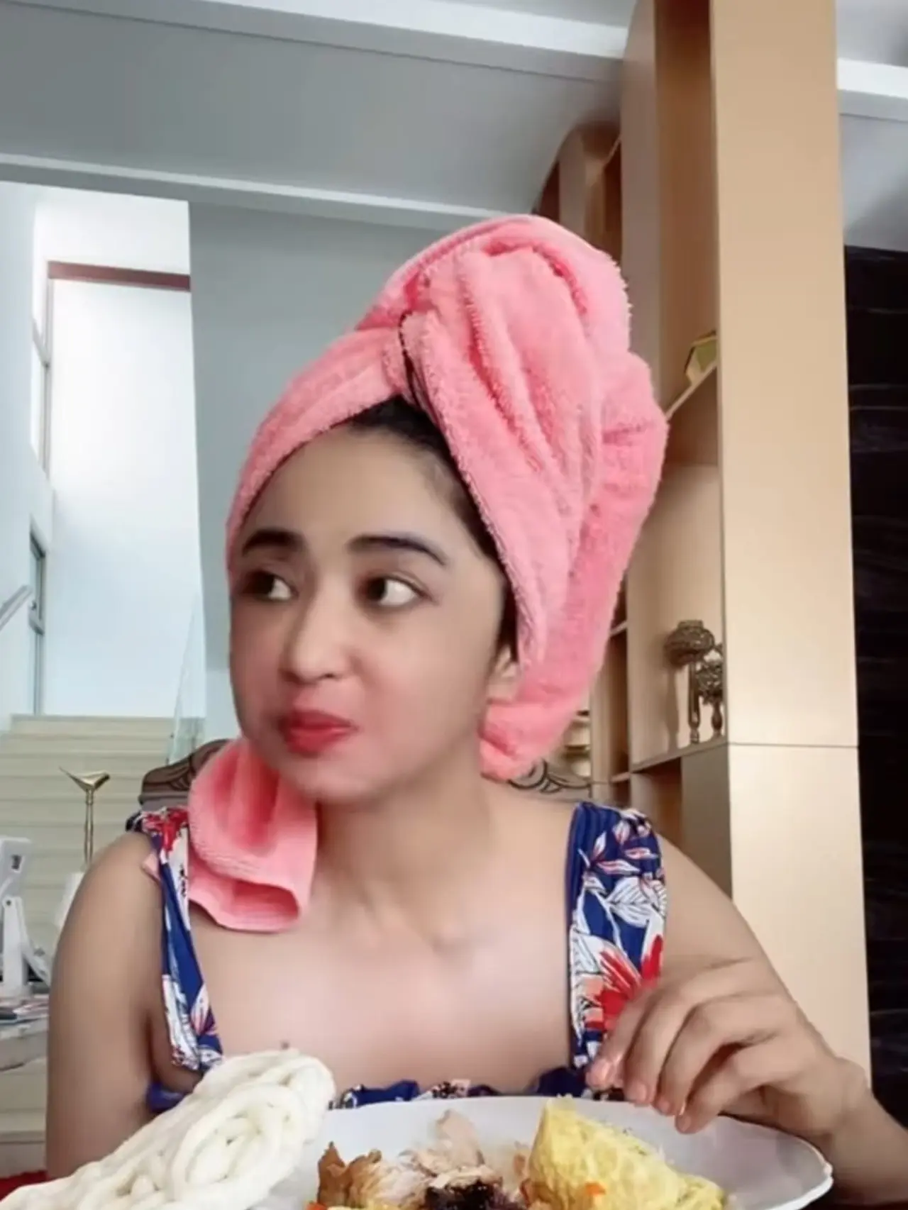 7 Potret Terbaru Dewi Perssik Pasca Oplas Mata, Wajah Bengkak Jadi Sorotan - Hot Liputan6.com