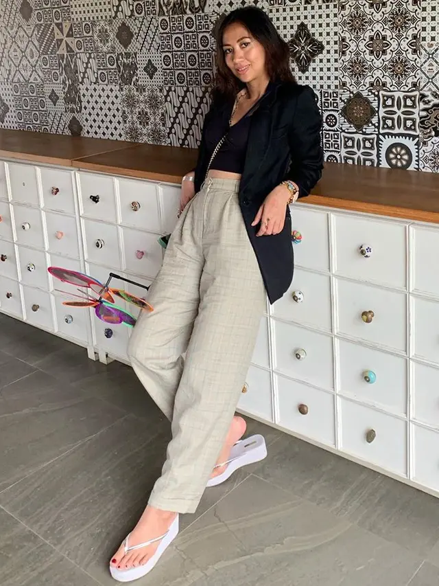 Tampilan Stylish Istri Bimbim Slank yang Awet Muda - Lifestyle Liputan6.com