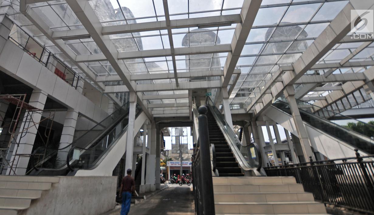 FOTO: Mengamati Renovasi Terminal Manggarai - Foto Liputan6.com