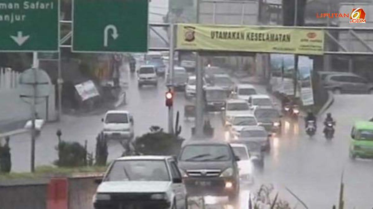 VIDEO: Bogor Hujan, Kawasan Puncak Macet