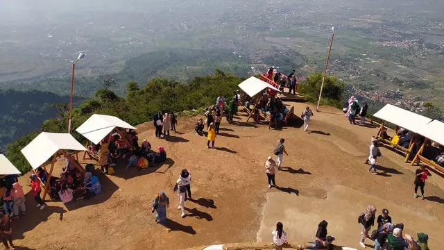 Pesona Memukau Bukit Intan Dewata, Menyaksikan Panorama Kota Garut dari ...