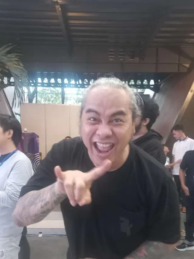 Ferdy Tahier Dapat Kejutan Ultah Kado Gitar saat Manggung Bareng ...