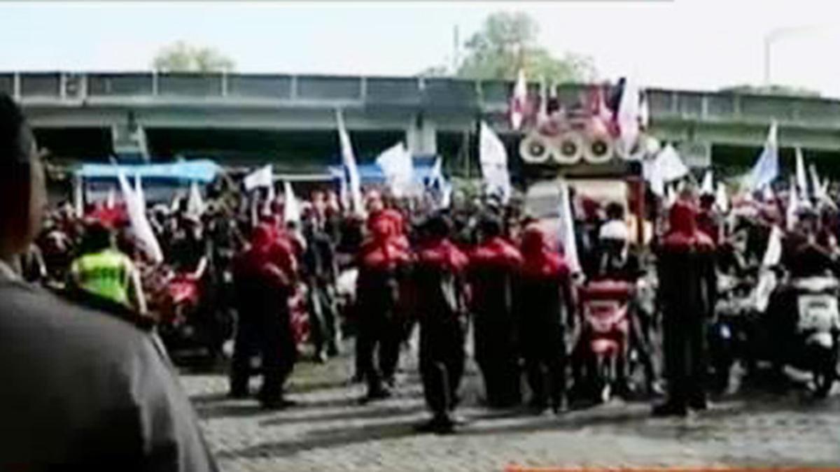 VIDEO: Demo Buruh di Berbagai Daerah - News Liputan6.com
