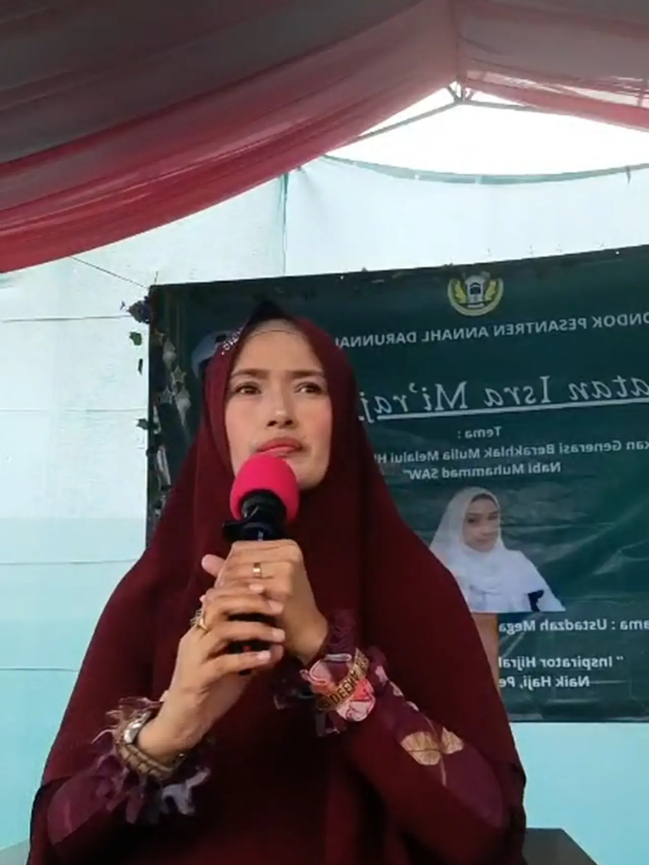 7 Potret Mega Aulia Kini Jadi Ustazah, Soroti Akting di “Tukang Bubur ...