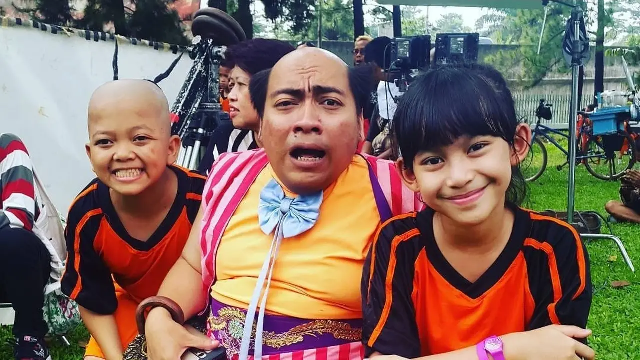 7 Potret Lawas Megi Irawan yang Menggemaskan, Ucil di Tuyul dan Mbak Yul - Hot Liputan6.com