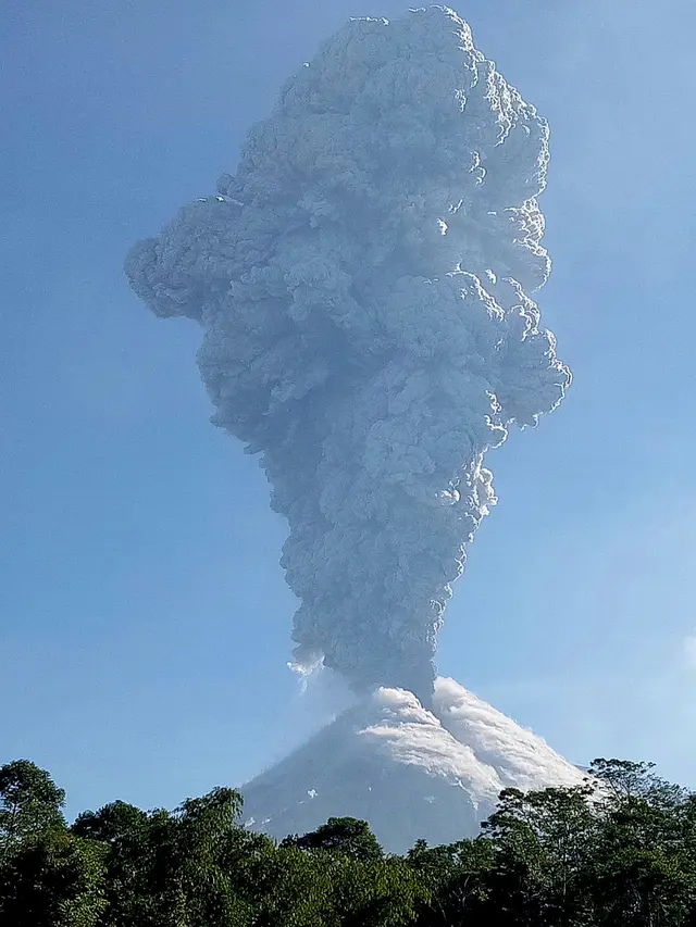 Gunung Merapi Erupsi Setinggi 3 Ribu Meter, Ini Penjelasan BPPTKG ...