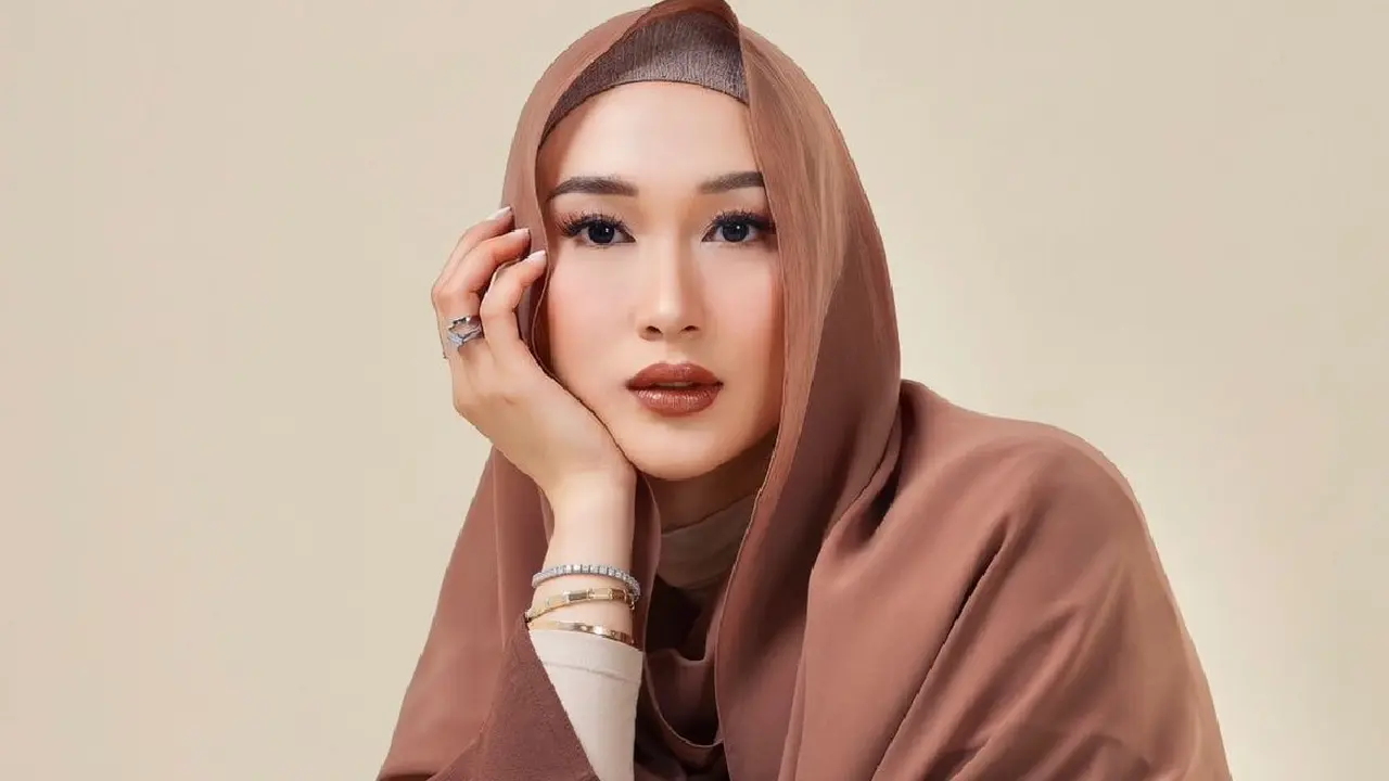 Shella O Ubah Penampilan Dengan Berhijab Usai Menjalani Ibadah Haji ...
