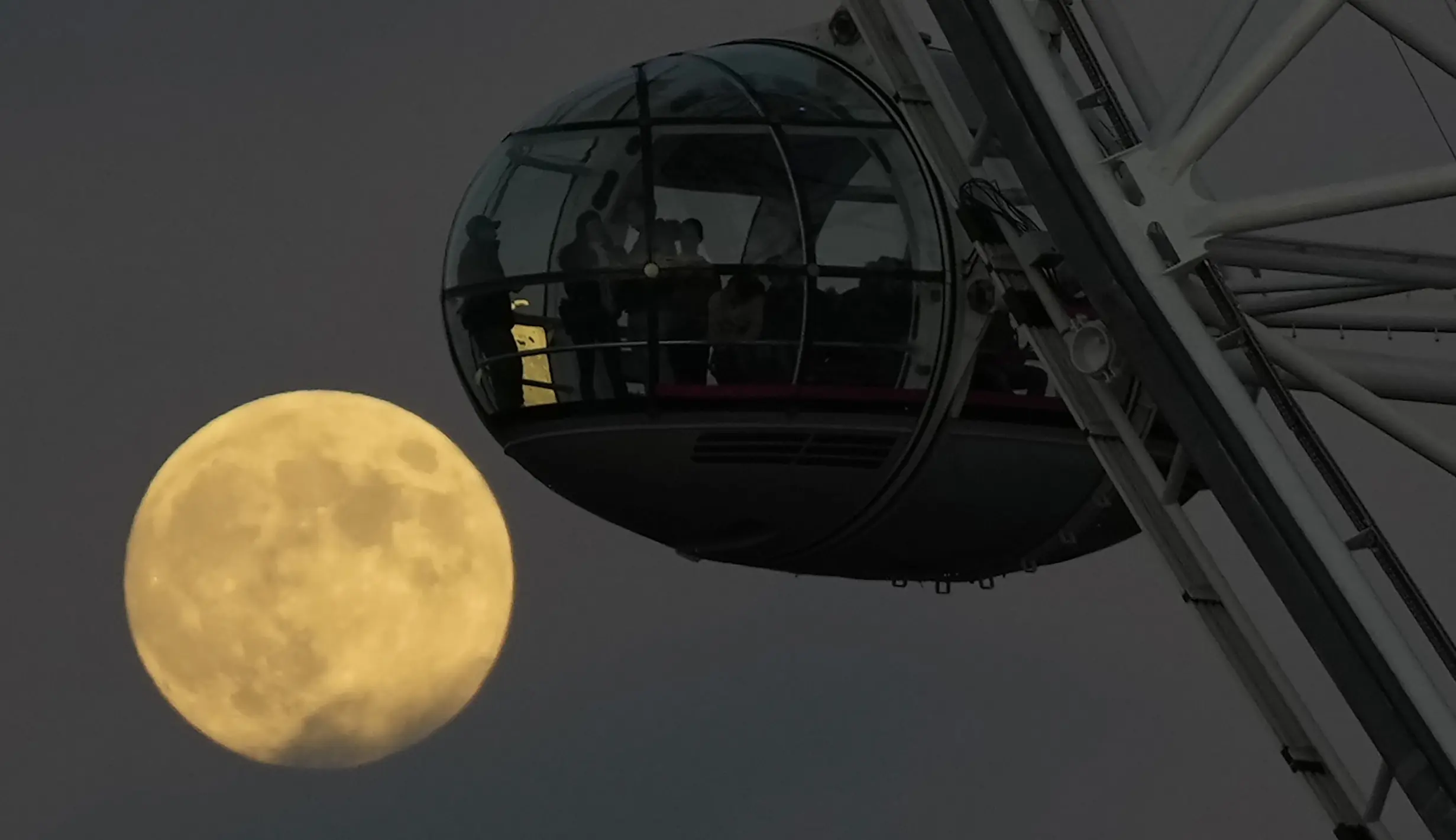 Memandangi Cold Moon, Fenomena Bulan Purnama Terakhir di Tahun 2022 ...