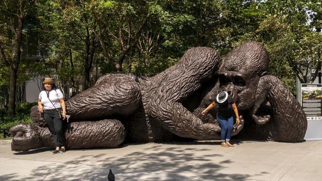 Seniman Ini Ubah Batu Jadi Patung Realis, Hasilnya Bikin Kagum - Hot ...