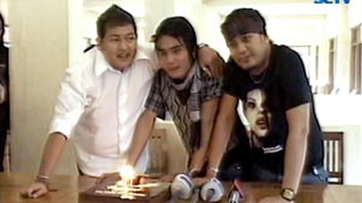 Charly ST12 Menangis - ShowBiz Liputan6.com