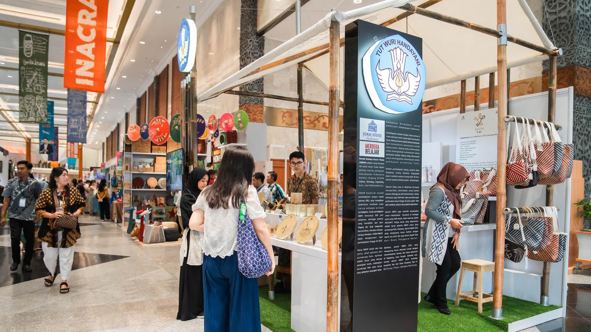 Lestarikan Budaya, Kemdikbudristek Dukung Alumni KBKM Tampilkan Karya ...