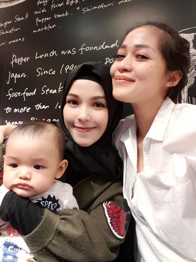 6 Fakta Metha Yunatria, Istri Uki NOAH yang Cantik Berhijab - Hot ...