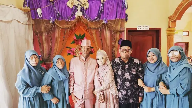 7 Potret Pernikahan Surya Manurung Pengidap Sindrom Langka, Banjir ...