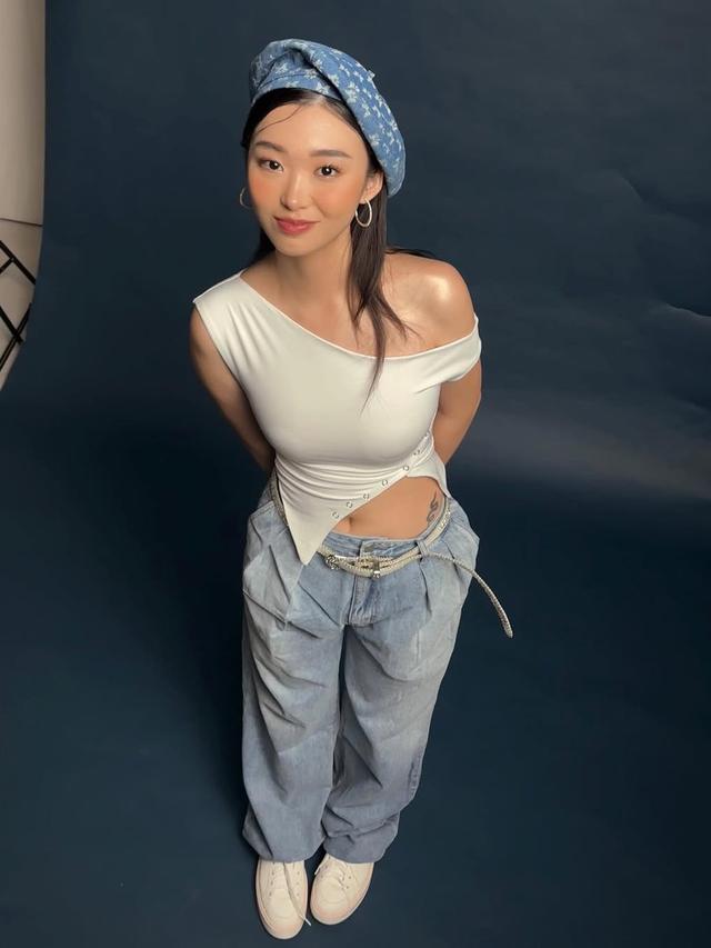 7 Pesona Livy Renata dengan Outfit Casual, Simpel Tapi Fashionable