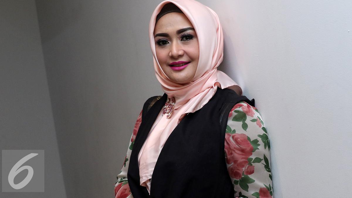 Eddies Adelia Sudah Bercerai dengan Suami