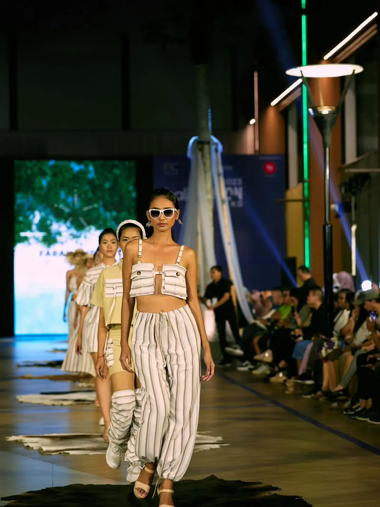 Farah Button Melenggang di Bali Fashion Trend 2023, Sutardi Kampanyekan ...